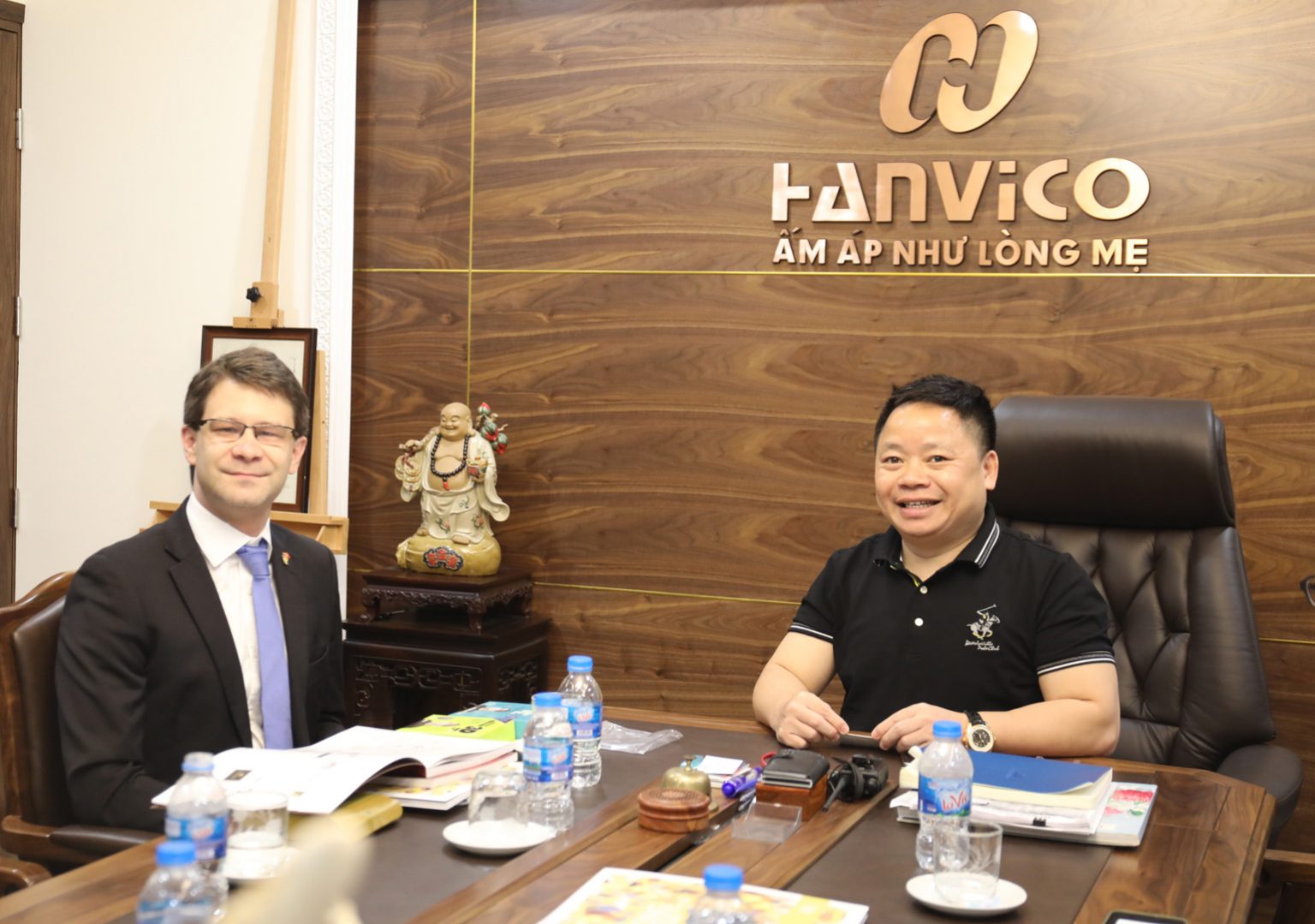 Hanvico đồng hành cùng Viện nhi Trung Ương trao tặng khẩu trang cho ĐSQ ...